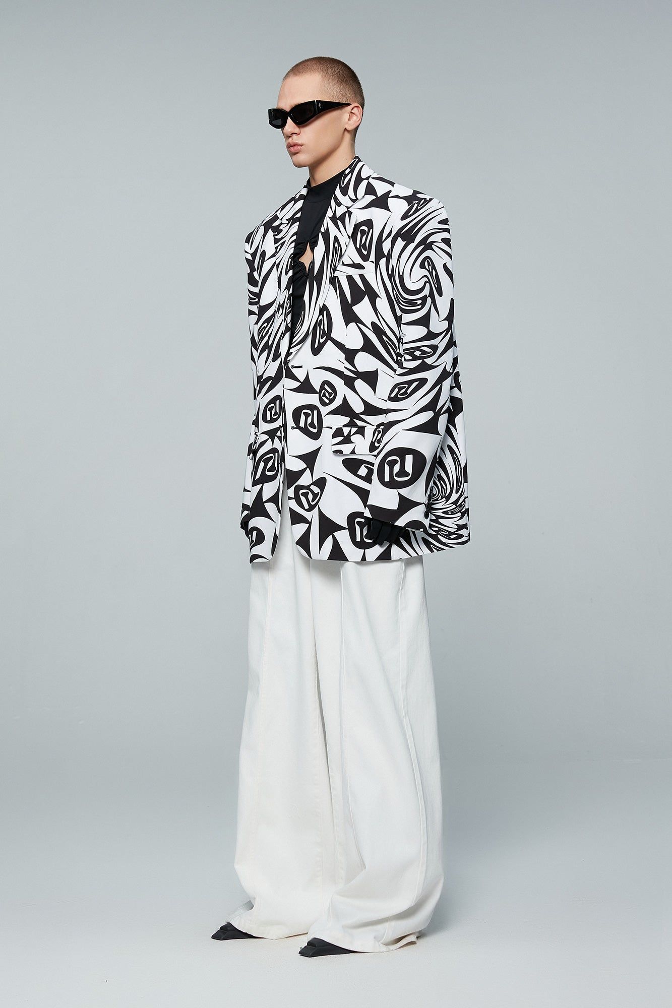 Monogram shaped printed suit – Annakiki